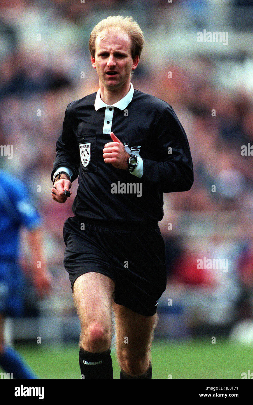 MIKE RILEY PREMIER LEAGUE REFEREE 04 March 2000 Stock Photo - Alamy