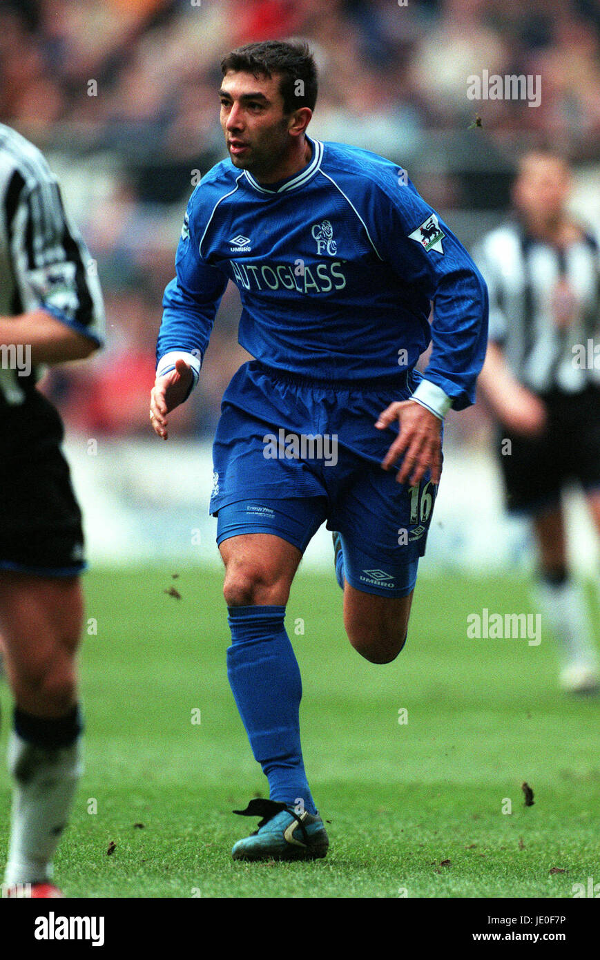 ROBERTO DI MATTEO CHELSEA FC 04 March 2000 Stock Photo - Alamy