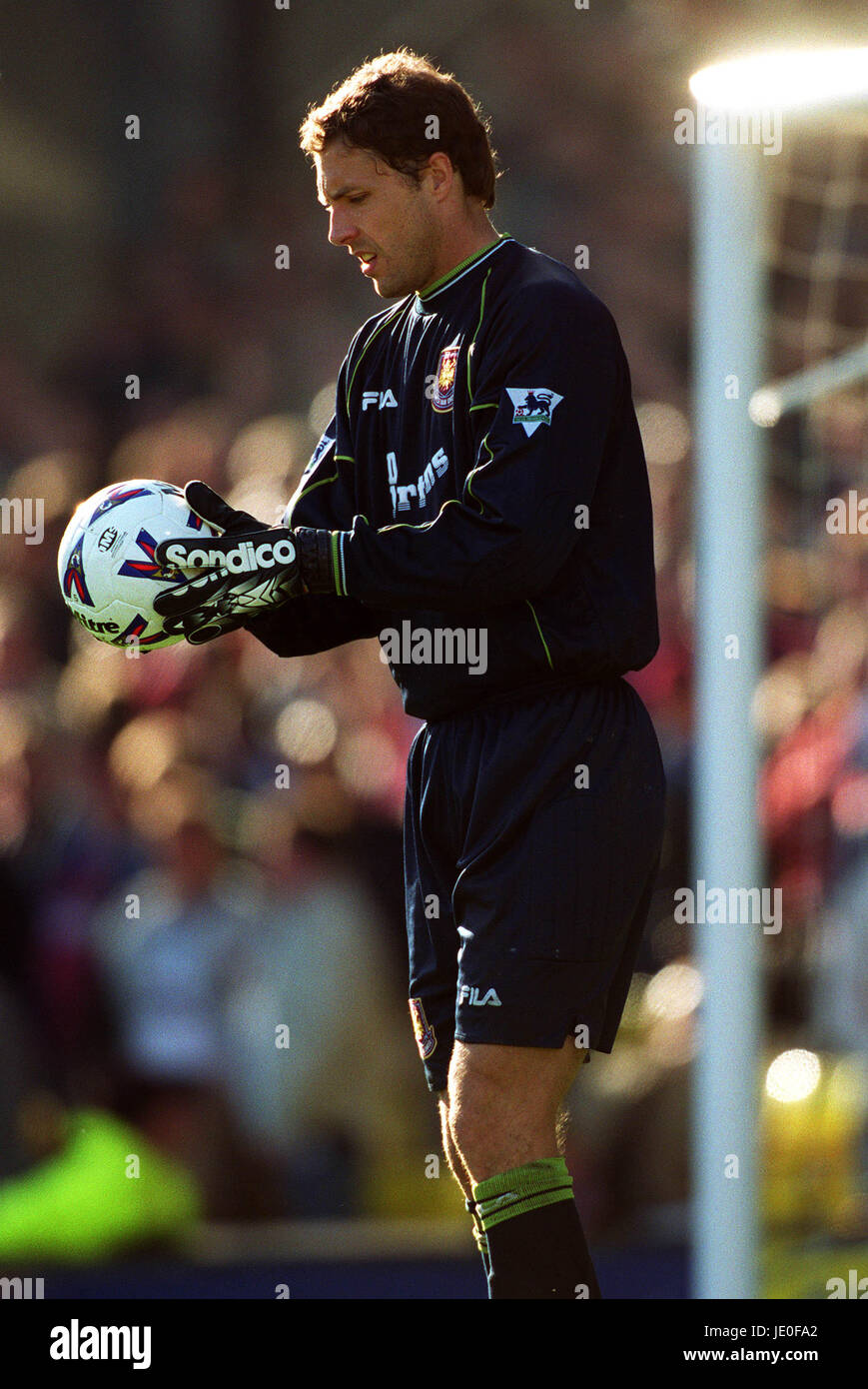 CRAIG FORREST WEST HAM UNITED FC 04 March 2000 Stock Photo - Alamy