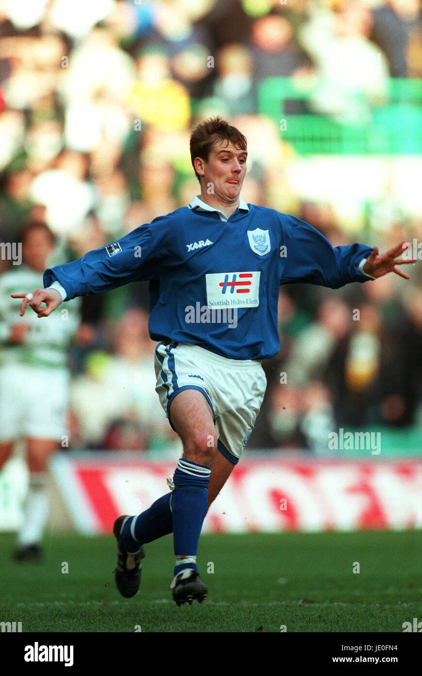 DANNY GRIFFIN ST JOHNSTONE FC 11 March 2000 Stock Photo - Alamy