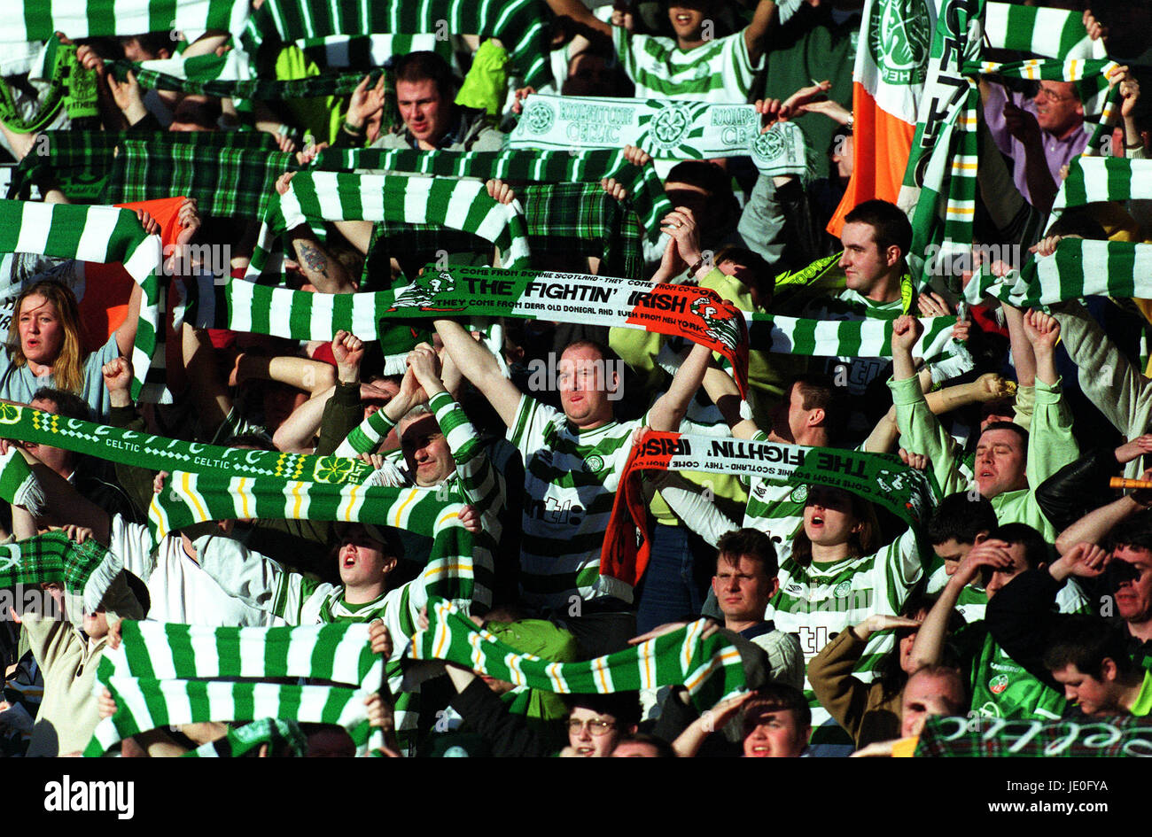 GLASGOW CELTIC FANS GLASGOW CELTIC FC 19 March 2000 Stock Photo - Alamy