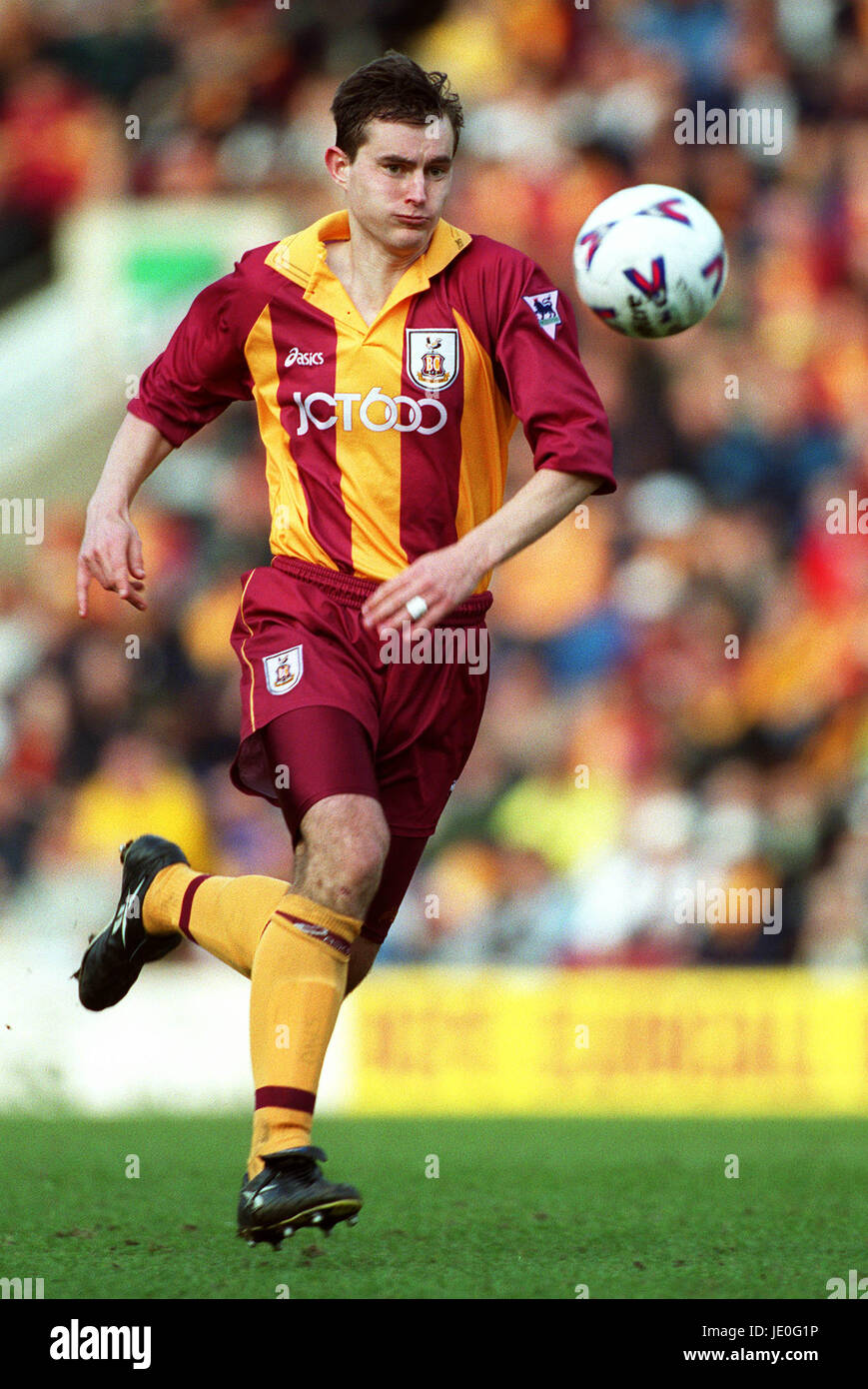 DAVID WETHERALL BRADFORD CITY FC 25 March 2000 Stock Photo - Alamy