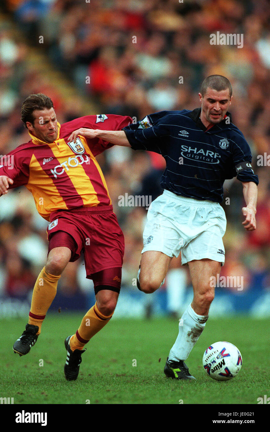 Roy keane 2000 manchester united hi-res stock photography and images ...