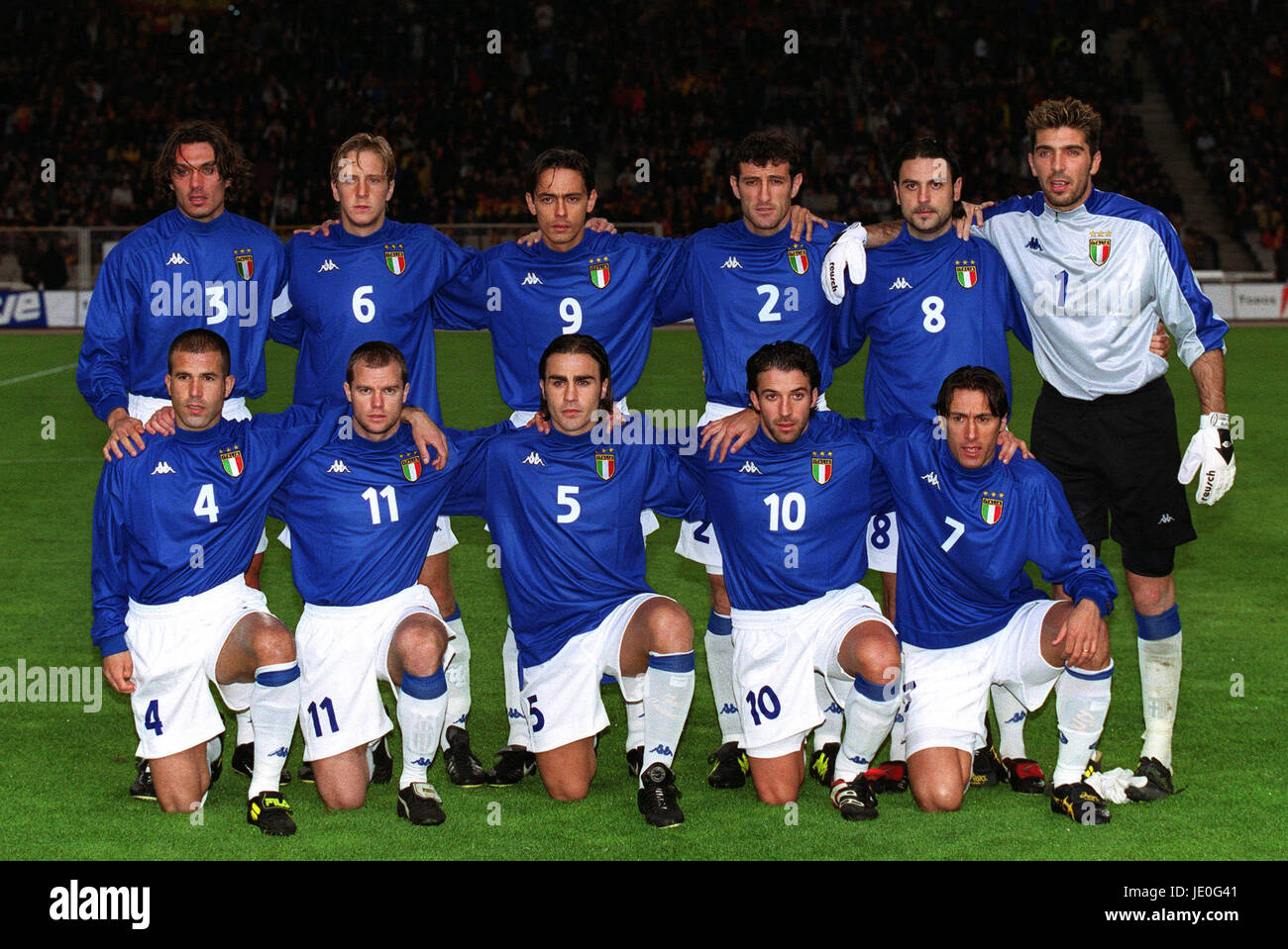 Italy football team 2000 hi-res stock photography and images - Alamy