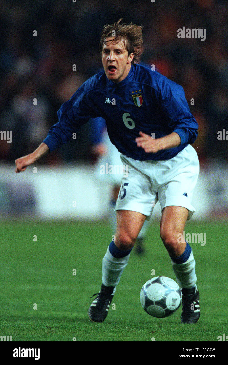 MASSIMO AMBROSINI ITALY & AC MILAN 29 March 2000 Stock Photo - Alamy