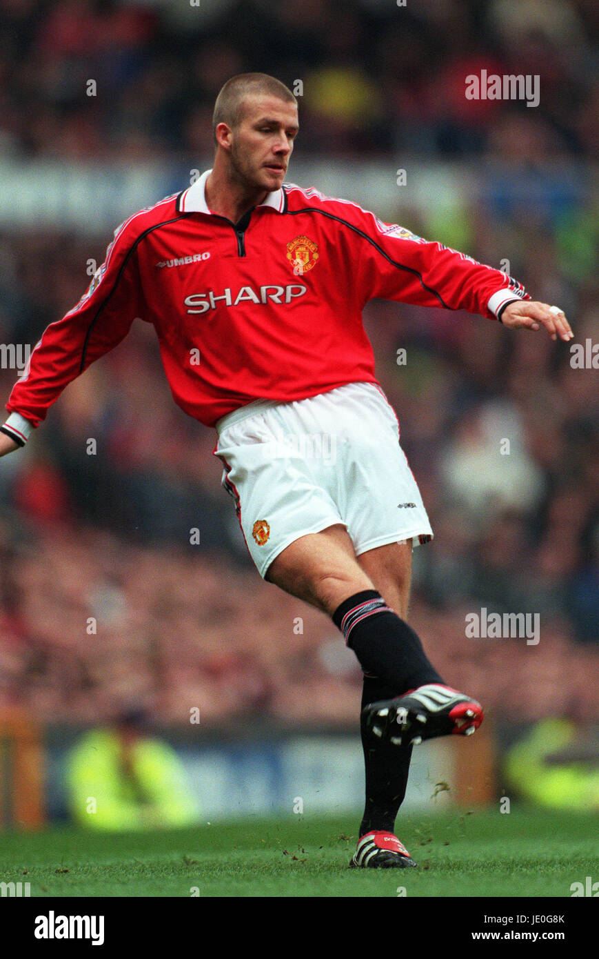 DAVID BECKHAM MANCHESTER UNITED FC 01 April 2000 Stock Photo - Alamy
