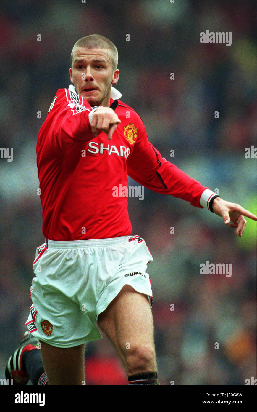 DAVID BECKHAM MANCHESTER UNITED FC 01 April 2000 Stock Photo - Alamy