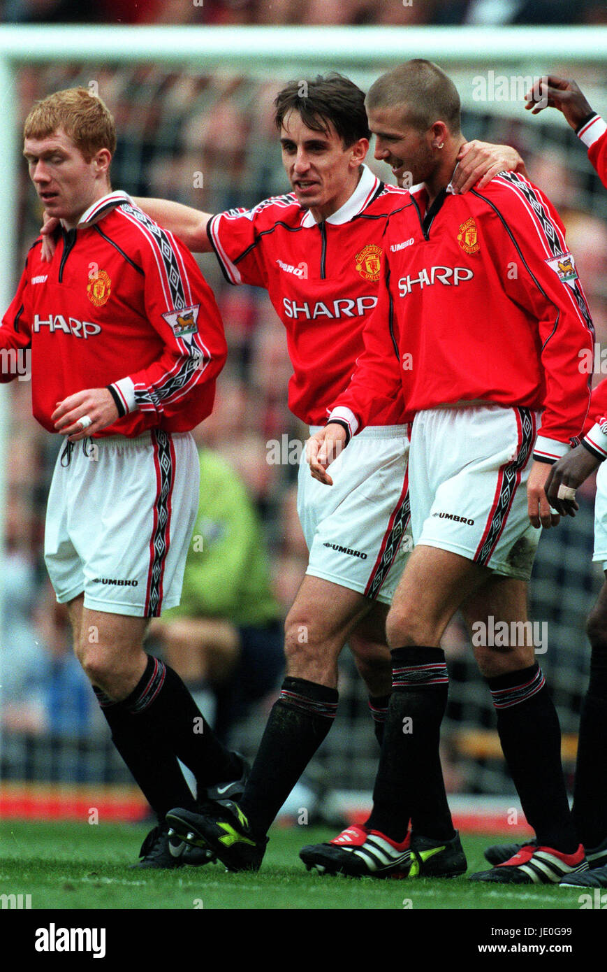 Neville beckham manchester united 2000 hi-res stock photography and ...
