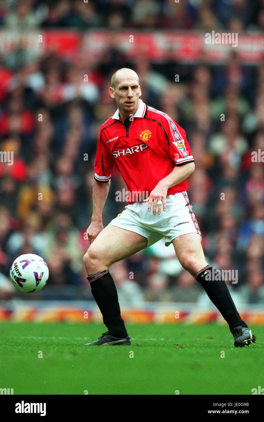 JAAP STAM MANCHESTER UNITED FC 01 April 2000 Stock Photo - Alamy