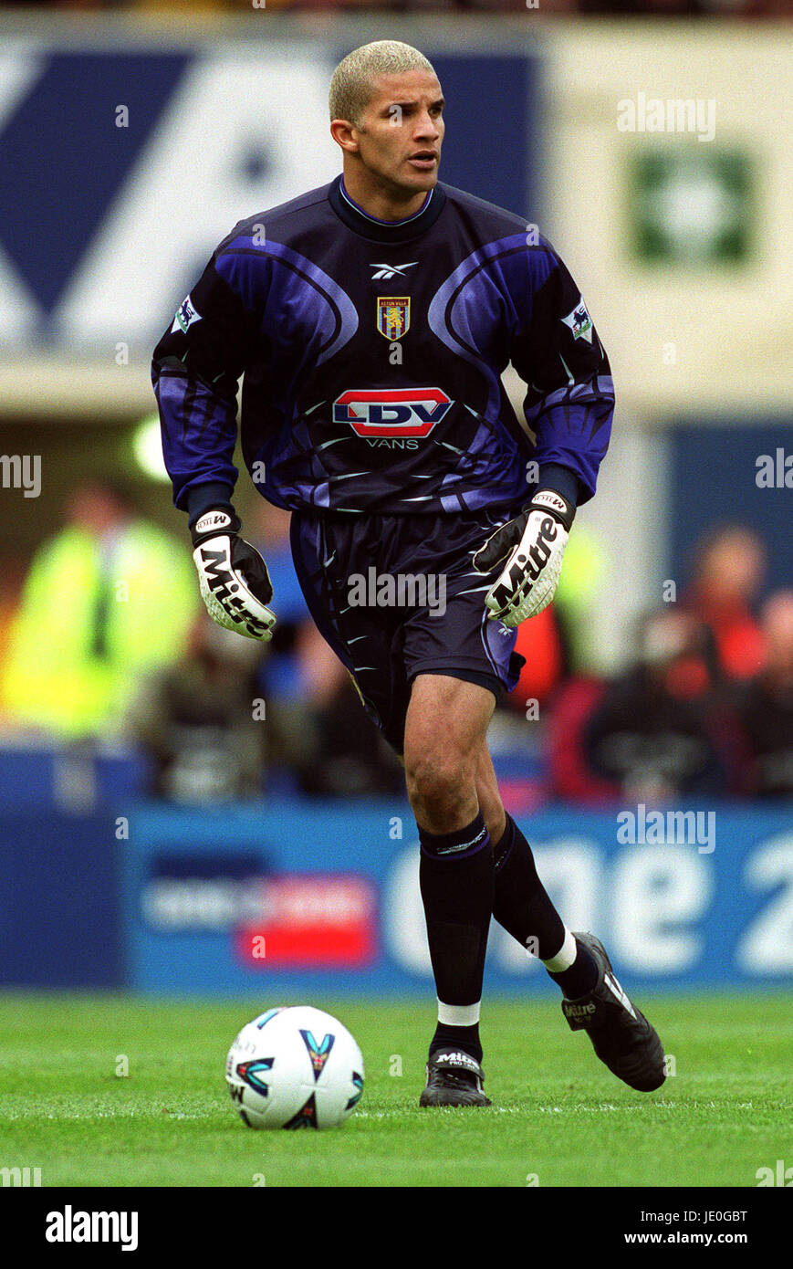 David aston hi-res stock photography and images - Alamy