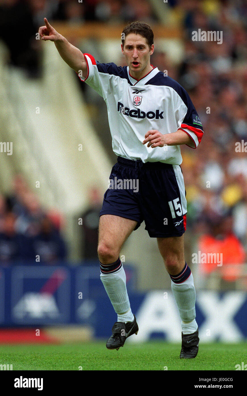 ROBBIE ELLIOTT BOLTON WANDERERS FC 02 April 2000 Stock Photo - Alamy