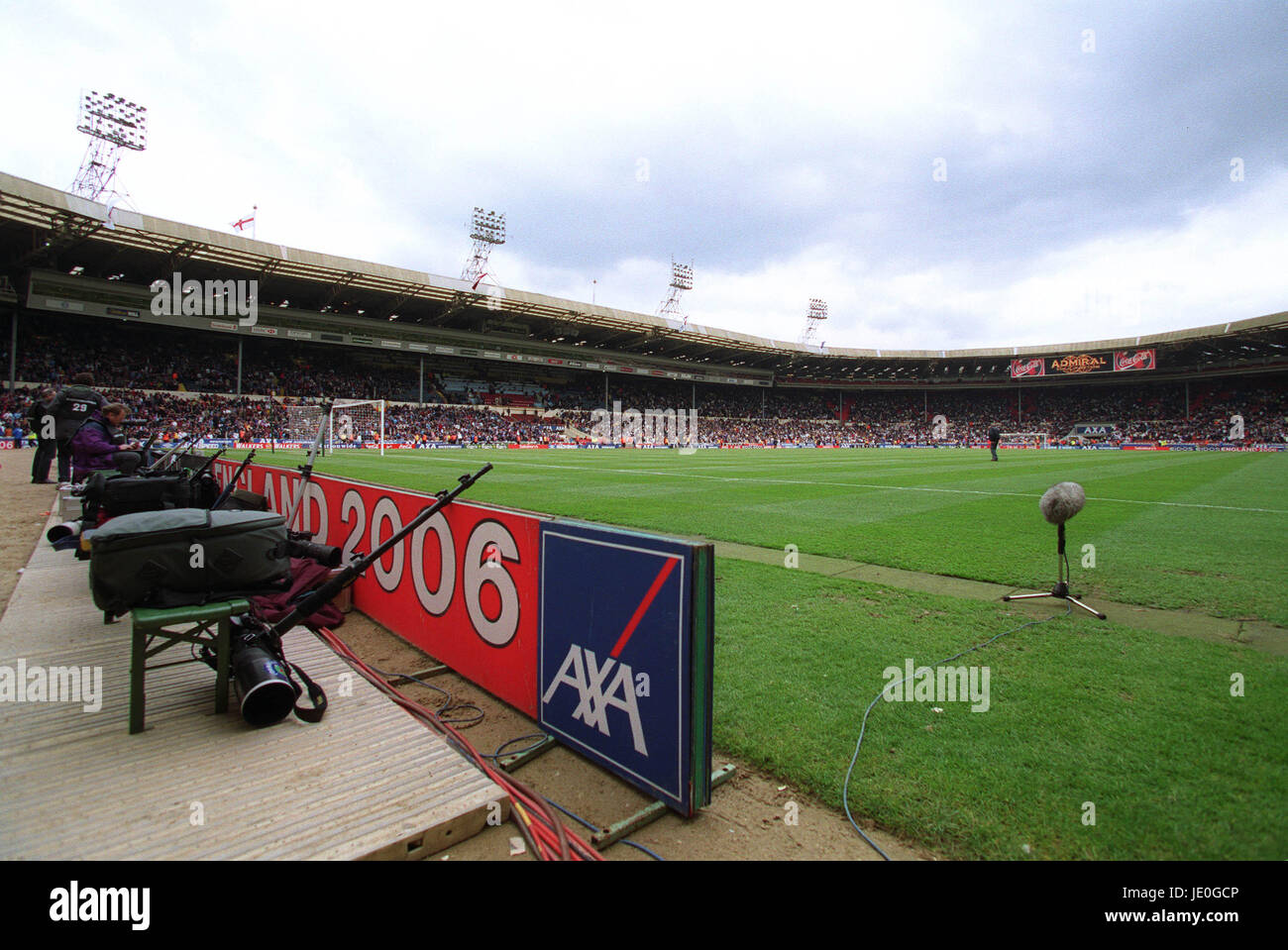 WEMBLEY STADIUM WEMBLEY 02 April 2000 Stock Photo - Alamy