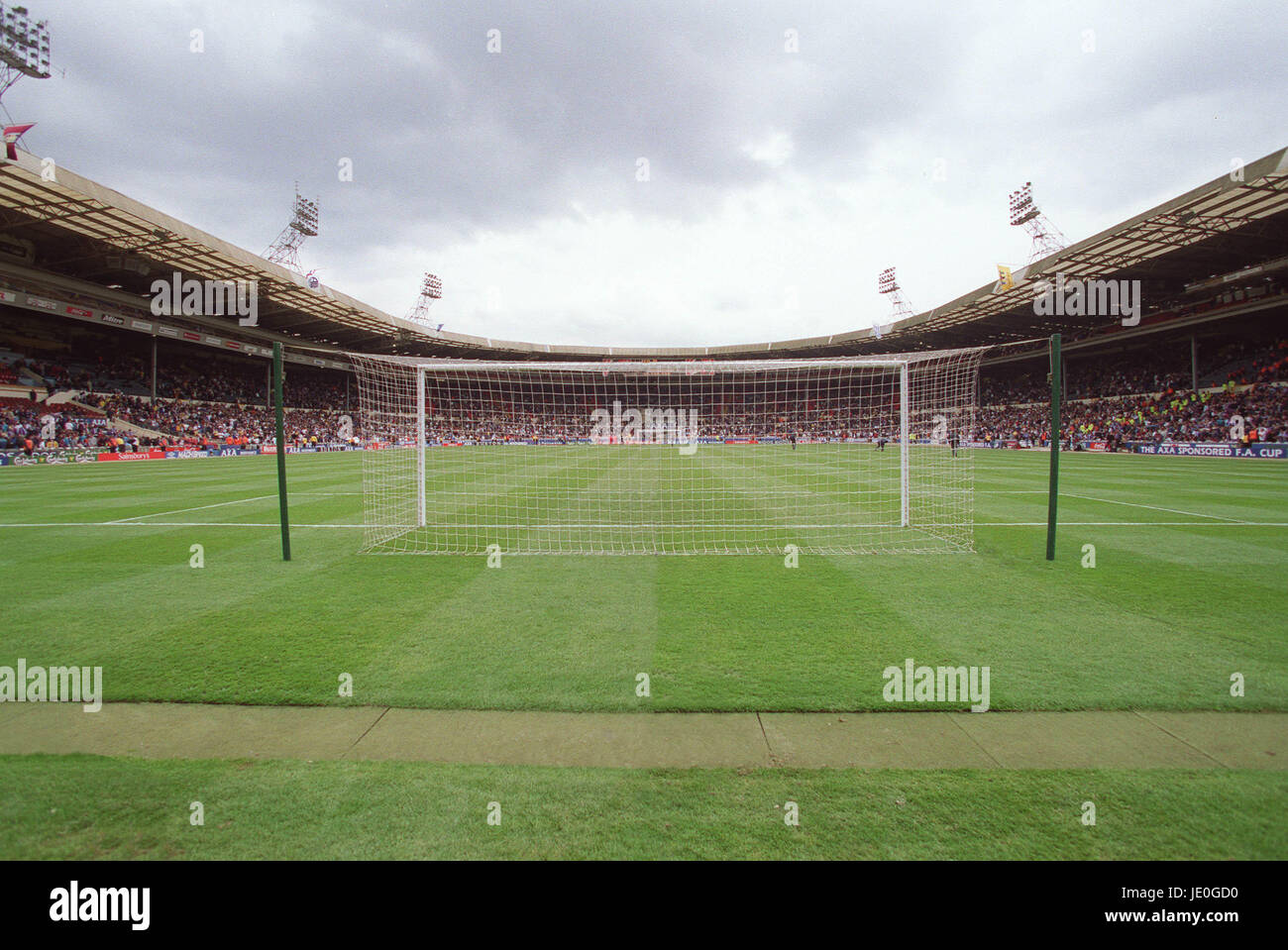 WEMBLEY STADIUM WEMBLEY 02 April 2000 Stock Photo - Alamy