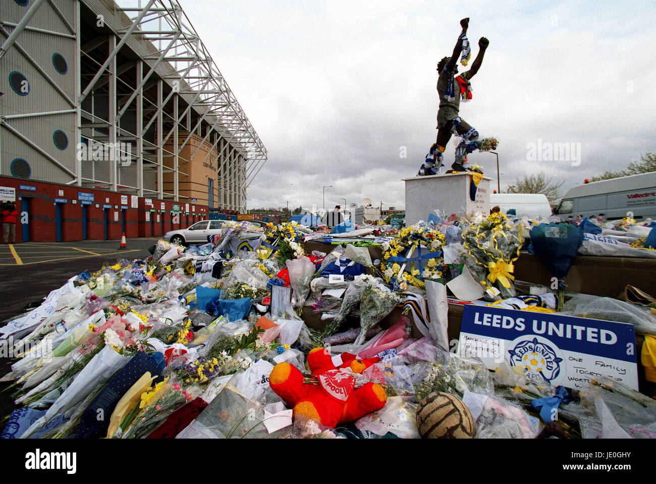 TRIBUTE IN MEMORY OF FANS ELLAND ROAD 13 April 2000 Stock Photo - Alamy