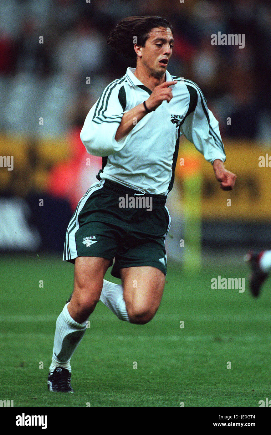 ZLATKO ZAHOVIC SLOVENIA 26 April 2000 Stock Photo - Alamy