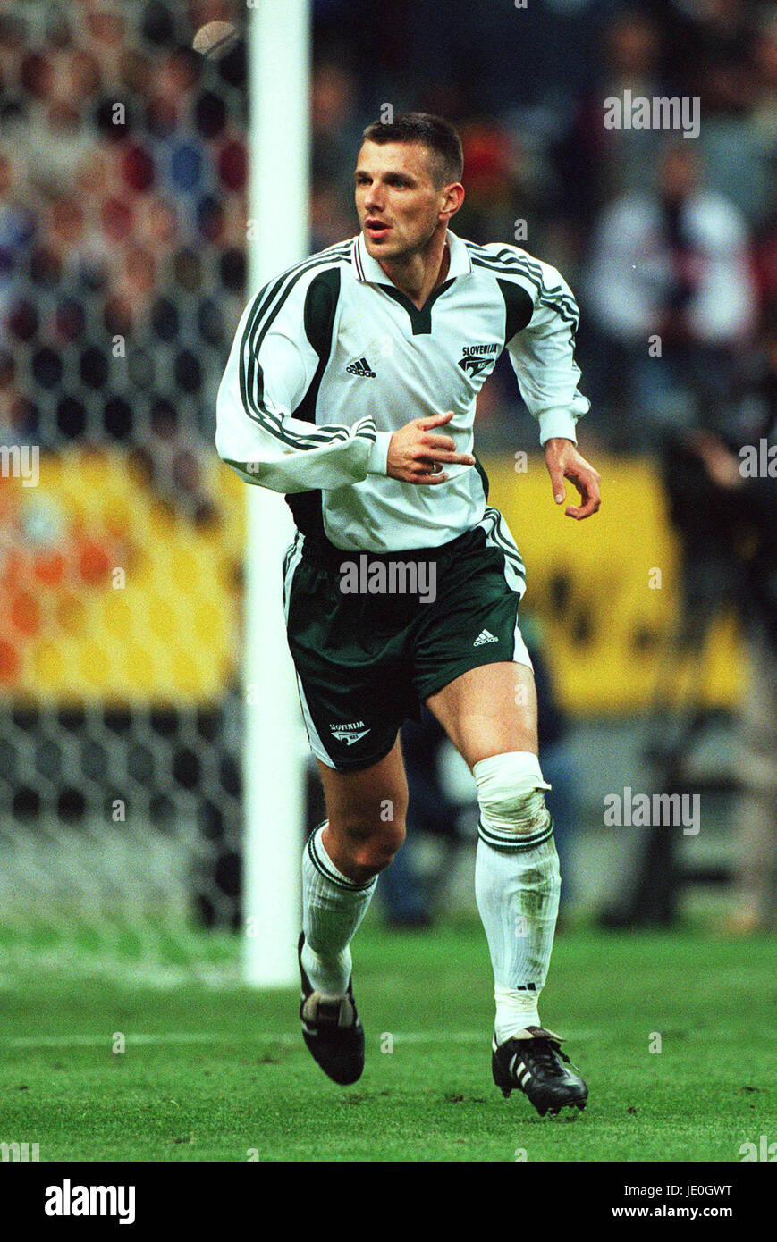 ZELJKO MILINOVIC SLOVENIA 26 April 2000 Stock Photo - Alamy