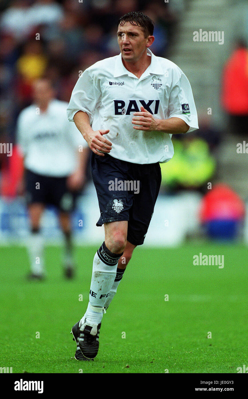 DAVID EYRES PRESTON NORTH END 29 April 2000 Stock Photo - Alamy