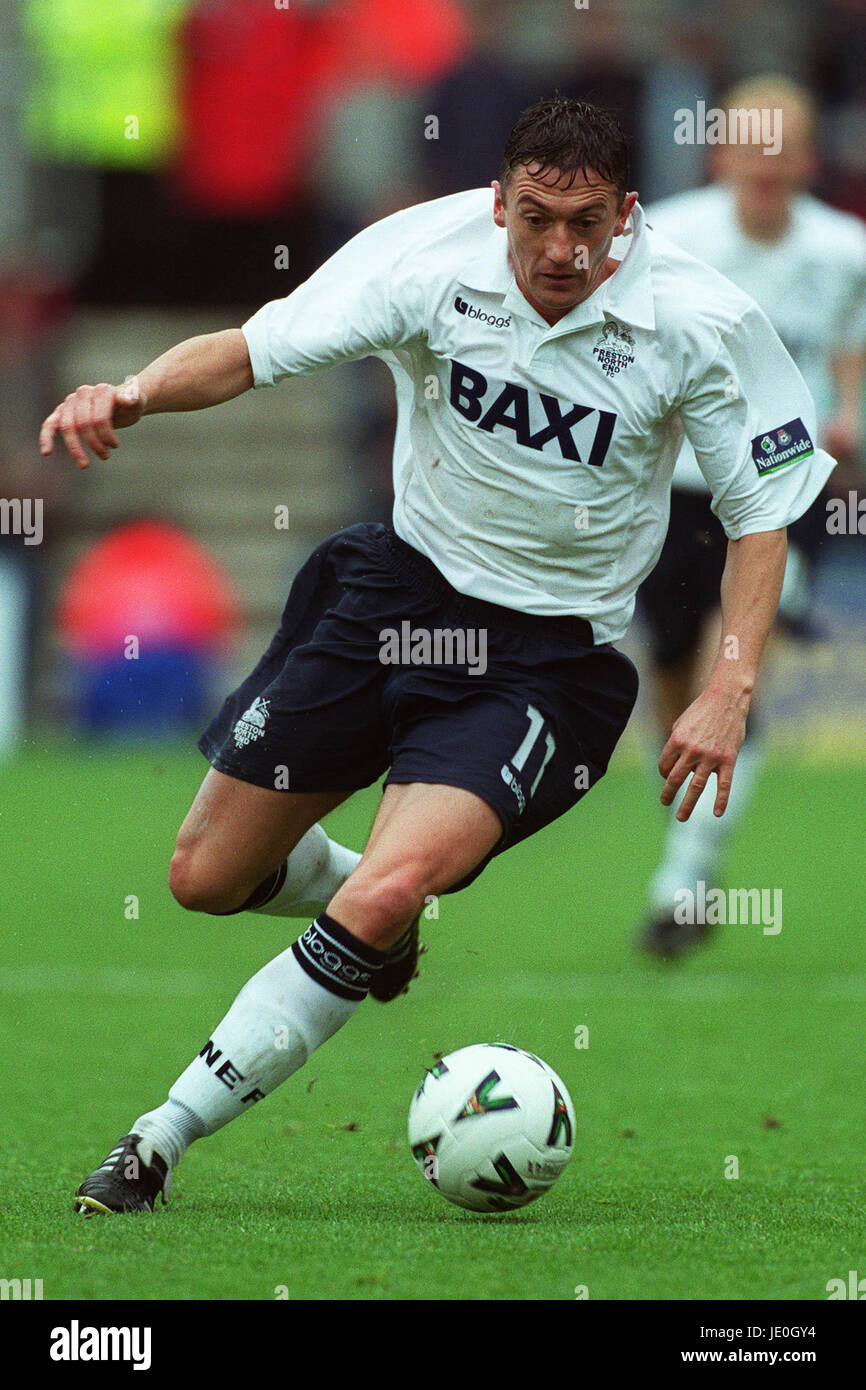 DAVID EYRES PRESTON NORTH END 29 April 2000 Stock Photo - Alamy