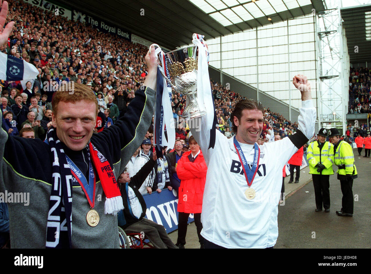 Football celebrating sean gregan hi-res stock photography and images ...