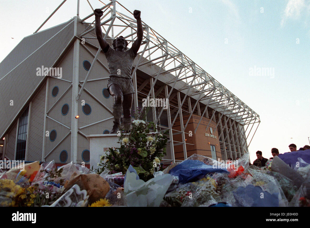 TRIBUTE TO FANS LEEDS UNITED FC 01 May 2000 Stock Photo - Alamy
