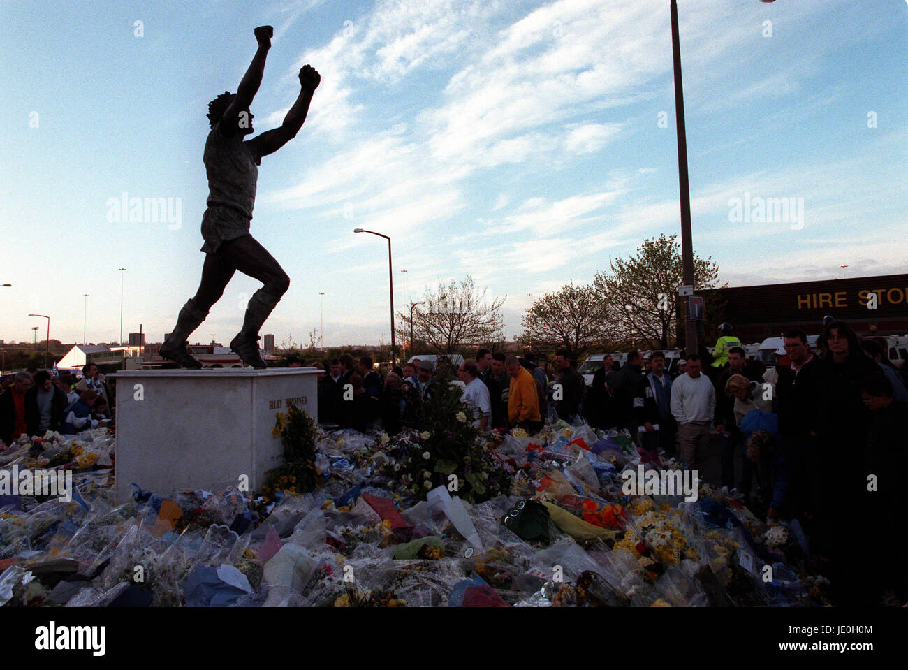 TRIBUTE TO FANS LEEDS UNITED FC 01 May 2000 Stock Photo - Alamy