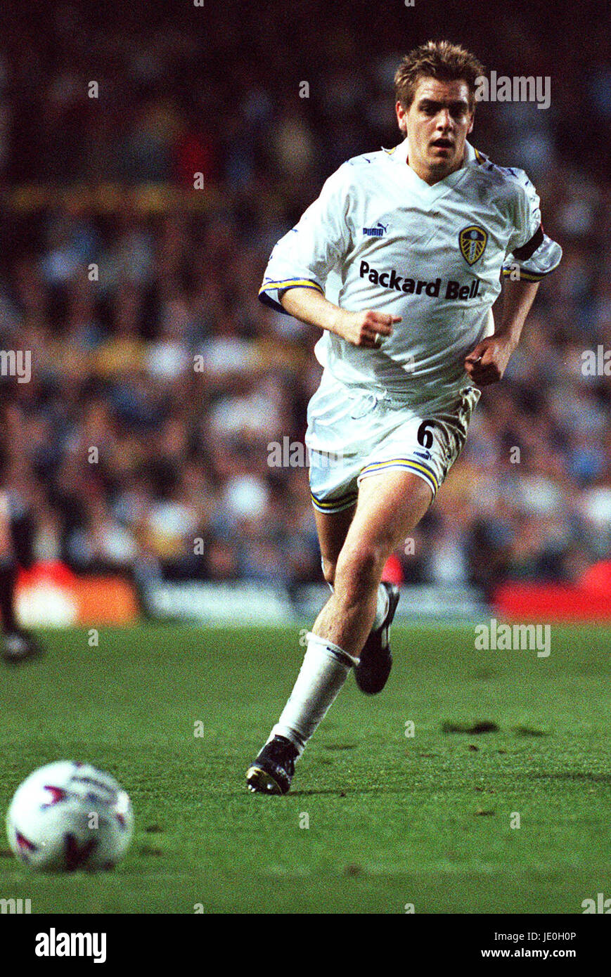 JONATHAN WOODGATE LEEDS UNITED FC 01 May 2000 Stock Photo - Alamy