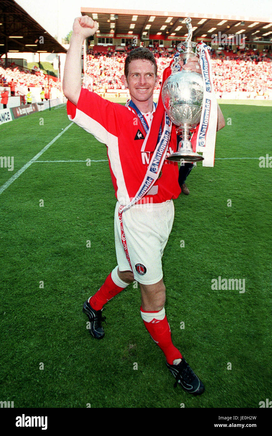 Mark kinsella charlton trophy hi-res stock photography and images - Alamy