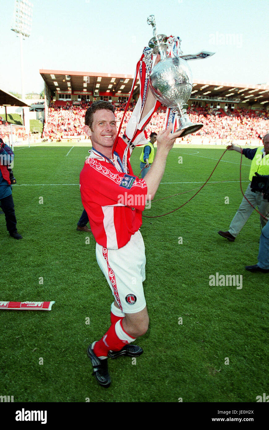 Mark kinsella charlton trophy hi-res stock photography and images - Alamy