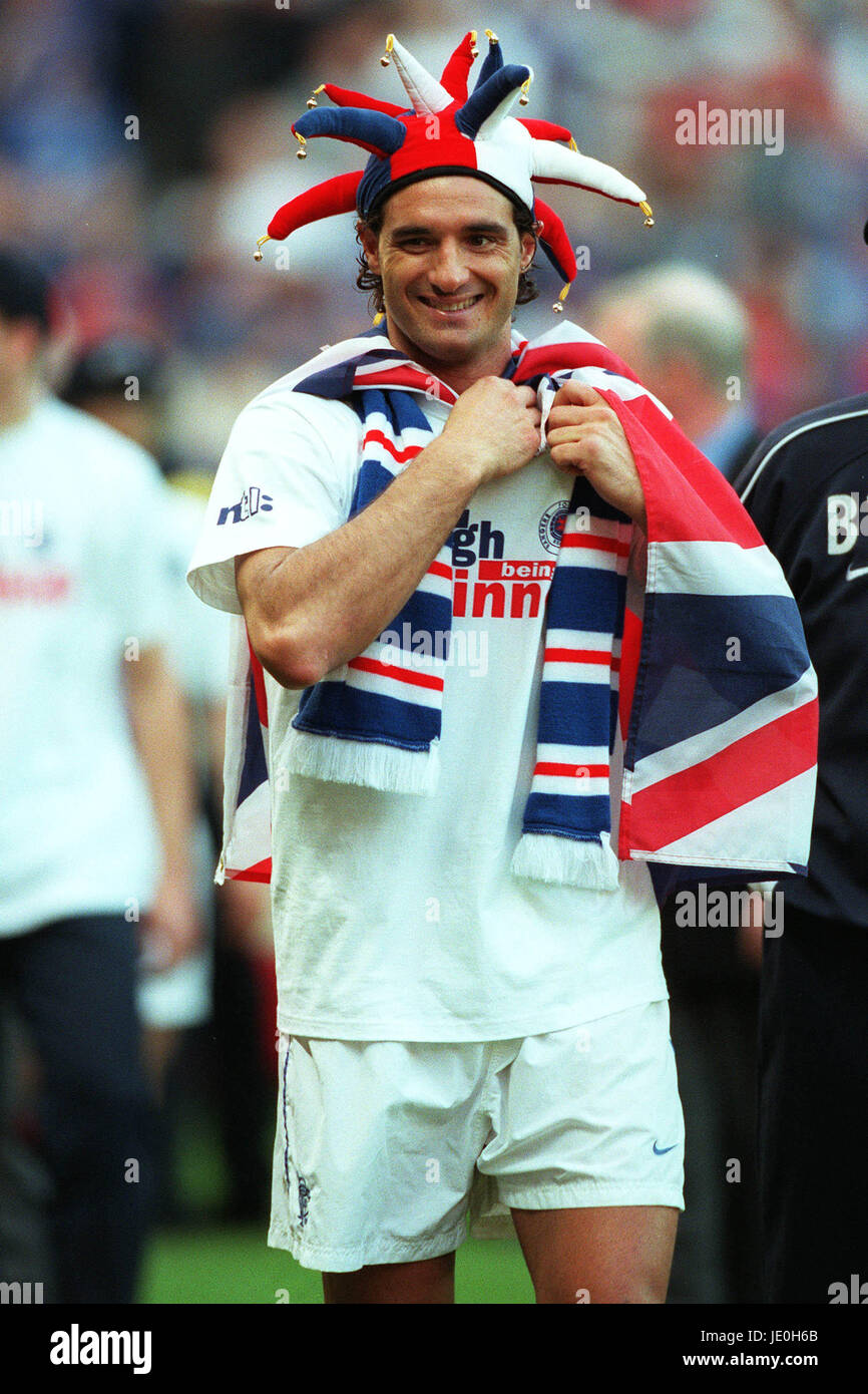 LORENZO AMORUSO GLASGOW RANGERS LEAGUE CHAMPS 30 April 2000 Stock Photo ...