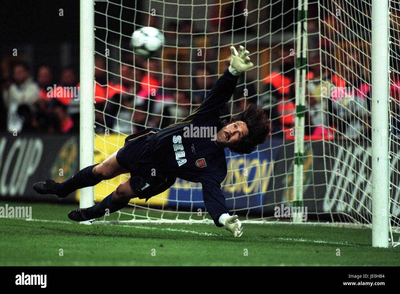 David seaman goal hi-res stock photography and images - Alamy