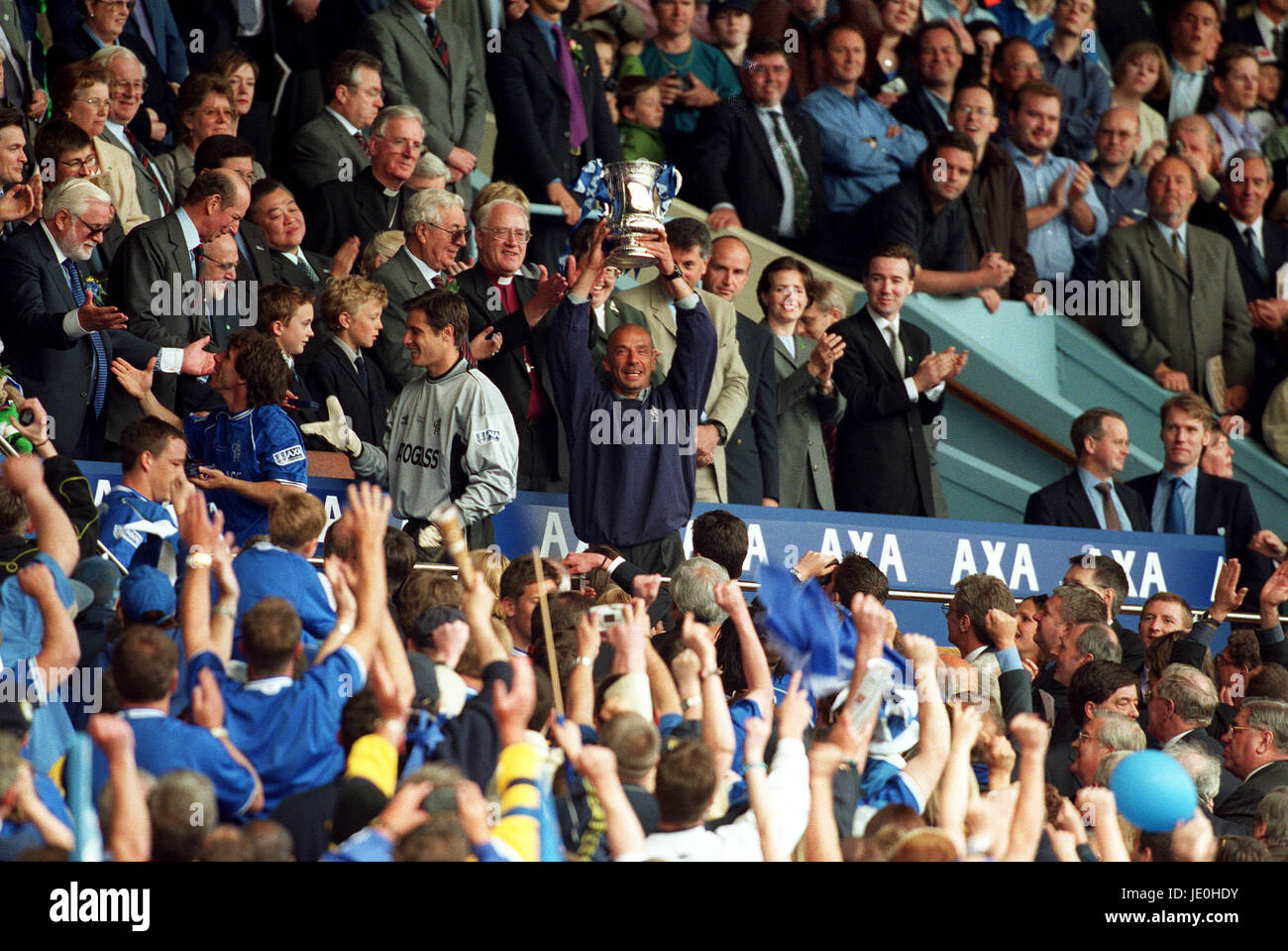Gianluca vialli 2000 hi-res stock photography and images - Alamy