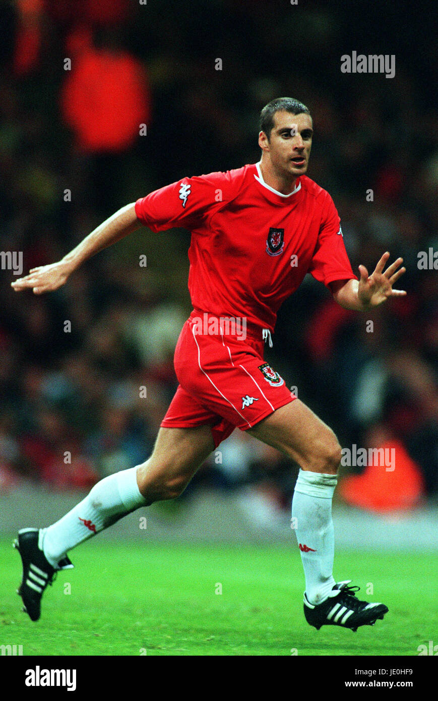 ANDREW MELVILLE WALES & FULHAM FC 23 May 2000 Stock Photo - Alamy