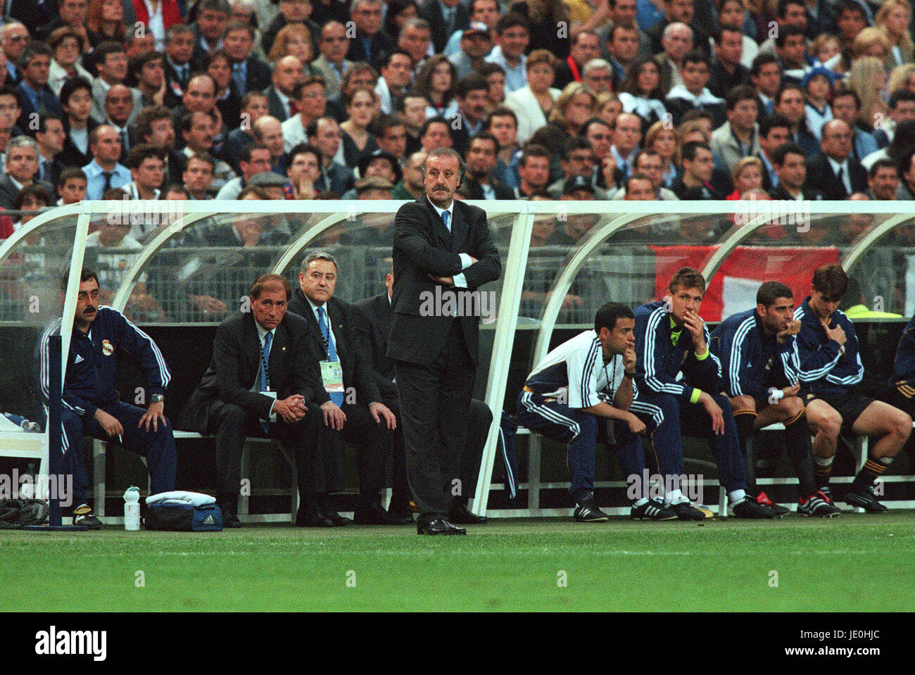 HECTOR RAUL CUPER REAL MADRID COACH 24 May 2000 Stock Photo - Alamy