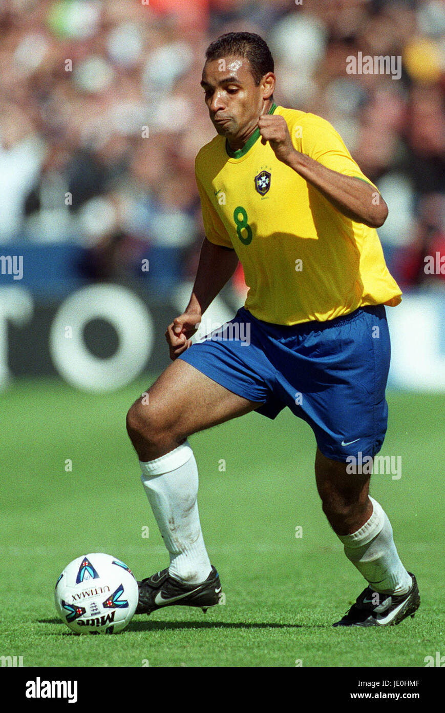 EMERSON . BRAZIL & BAYER LEVERKUSEN 27 May 2000 Stock Photo - Alamy