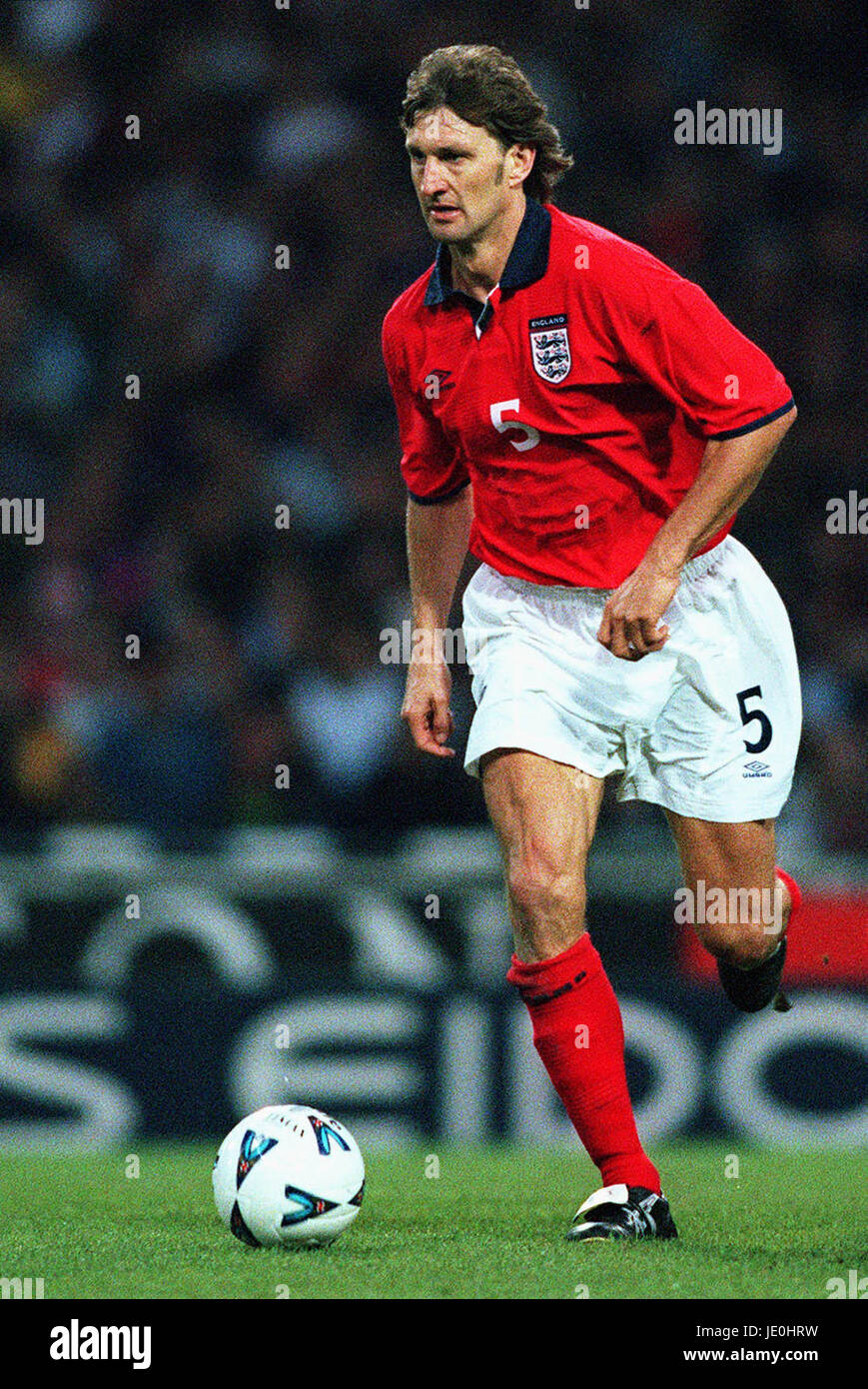 TONY ADAMS ENGLAND & ARSENAL FC 31 May 2000 Stock Photo - Alamy