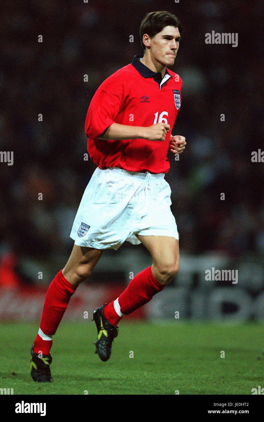 Gareth barry england 2000 hi-res stock photography and images - Alamy