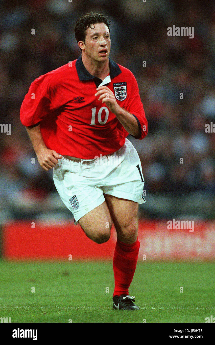 ROBBIE FOWLER ENGLAND & LIVERPOOL FC 31 May 2000 Stock Photo - Alamy