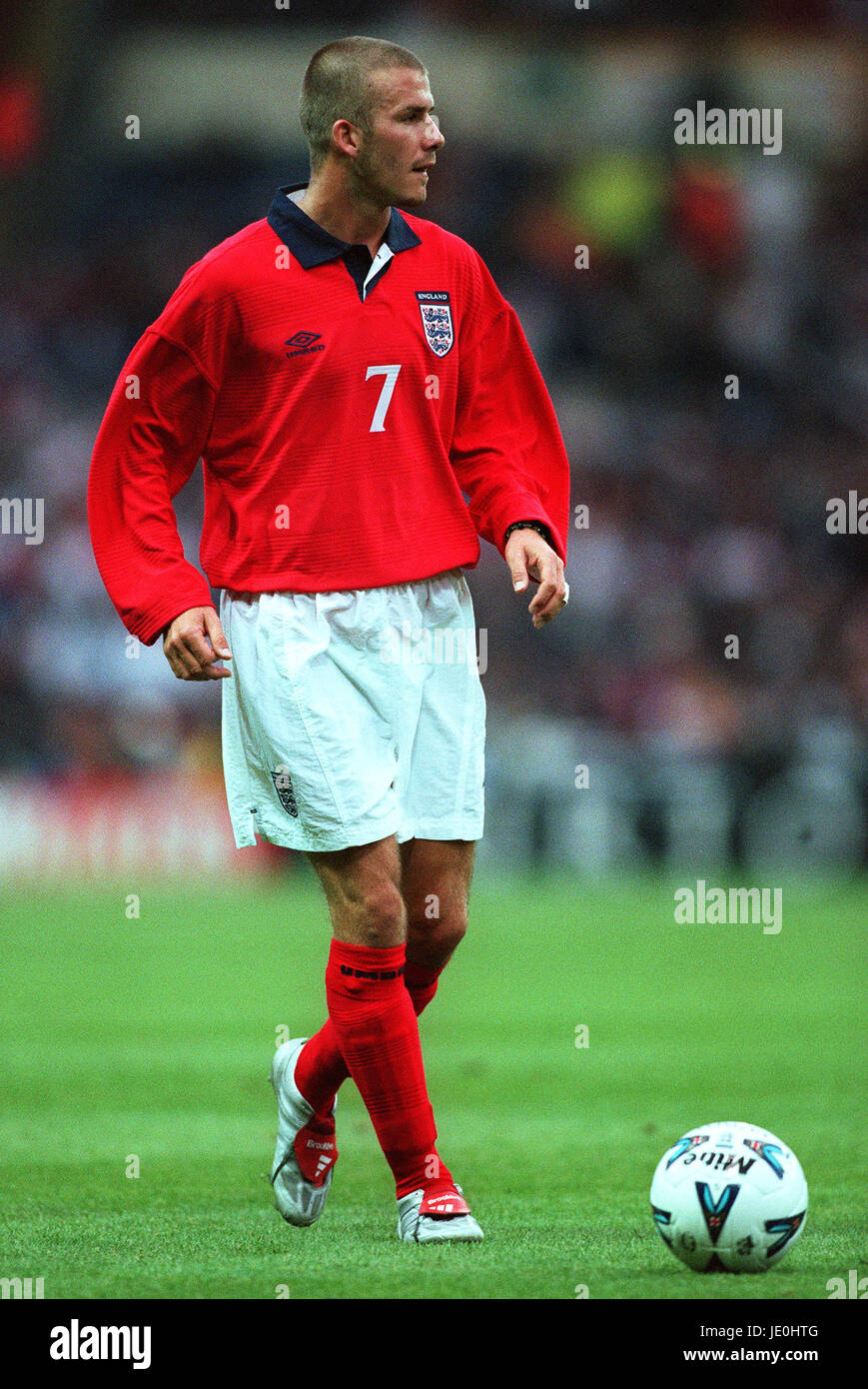 David beckham manchester united 2000 hi-res stock photography and ...