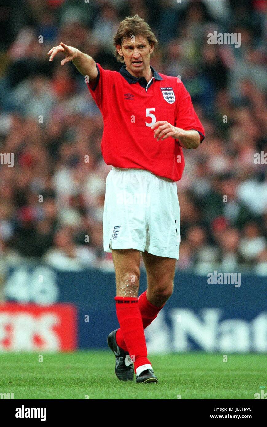 TONY ADAMS ENGLAND & ARSENAL FC 31 May 2000 Stock Photo - Alamy