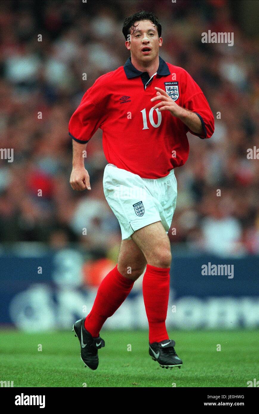 ROBBIE FOWLER ENGLAND & LIVERPOOL FC 31 May 2000 Stock Photo - Alamy