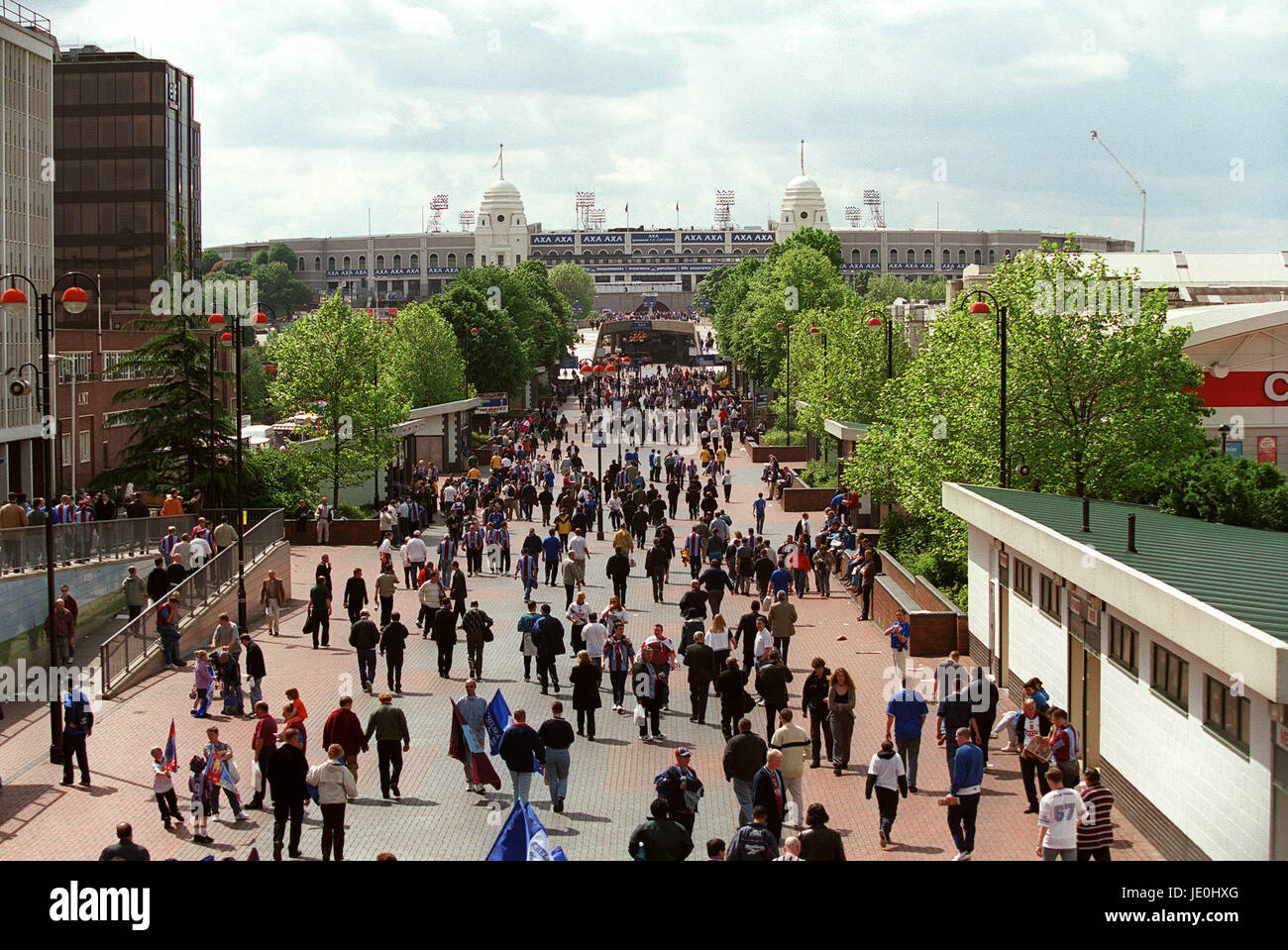 WEMBLEY WAY WEMBLEY STADIUM 20 May 2000 Stock Photo - Alamy