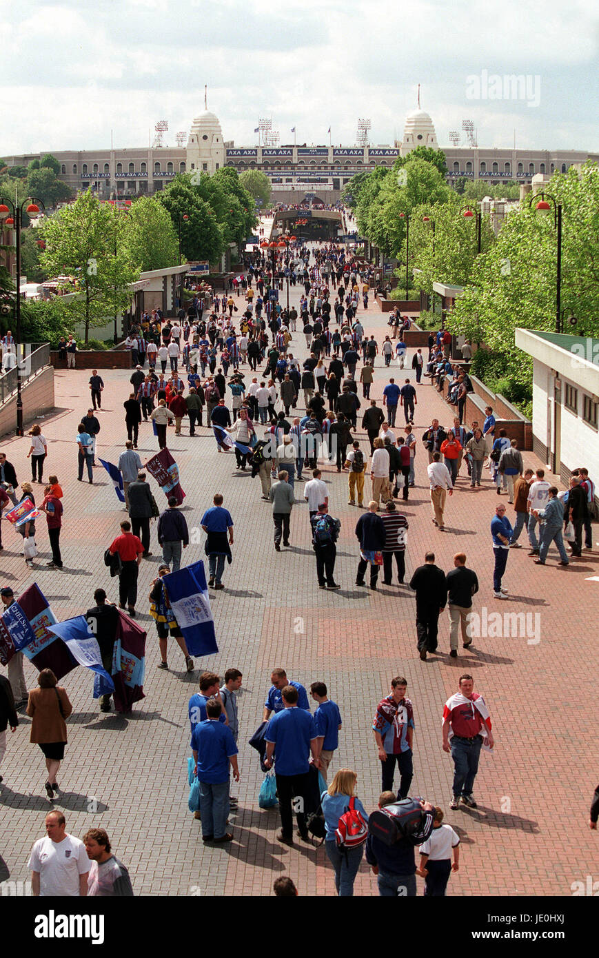 WEMBLEY WAY WEMBLEY STADIUM 20 May 2000 Stock Photo - Alamy