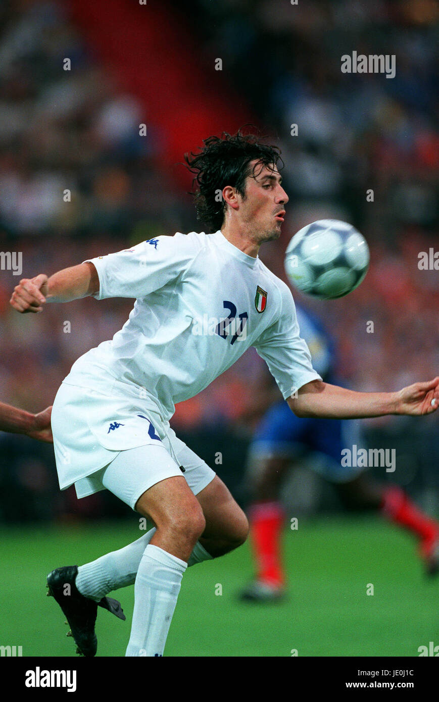 MARCO DELVECCHIO ITALY & AS ROMA ROTTERDAM HOLLAND 04 July 2000 Stock ...