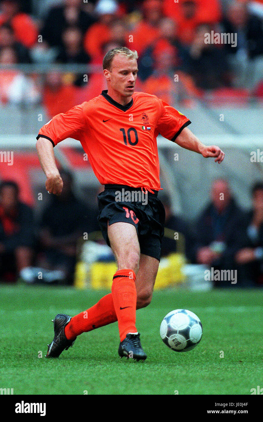 Dennis bergkamp holland arsenal fc hi-res stock photography and images ...