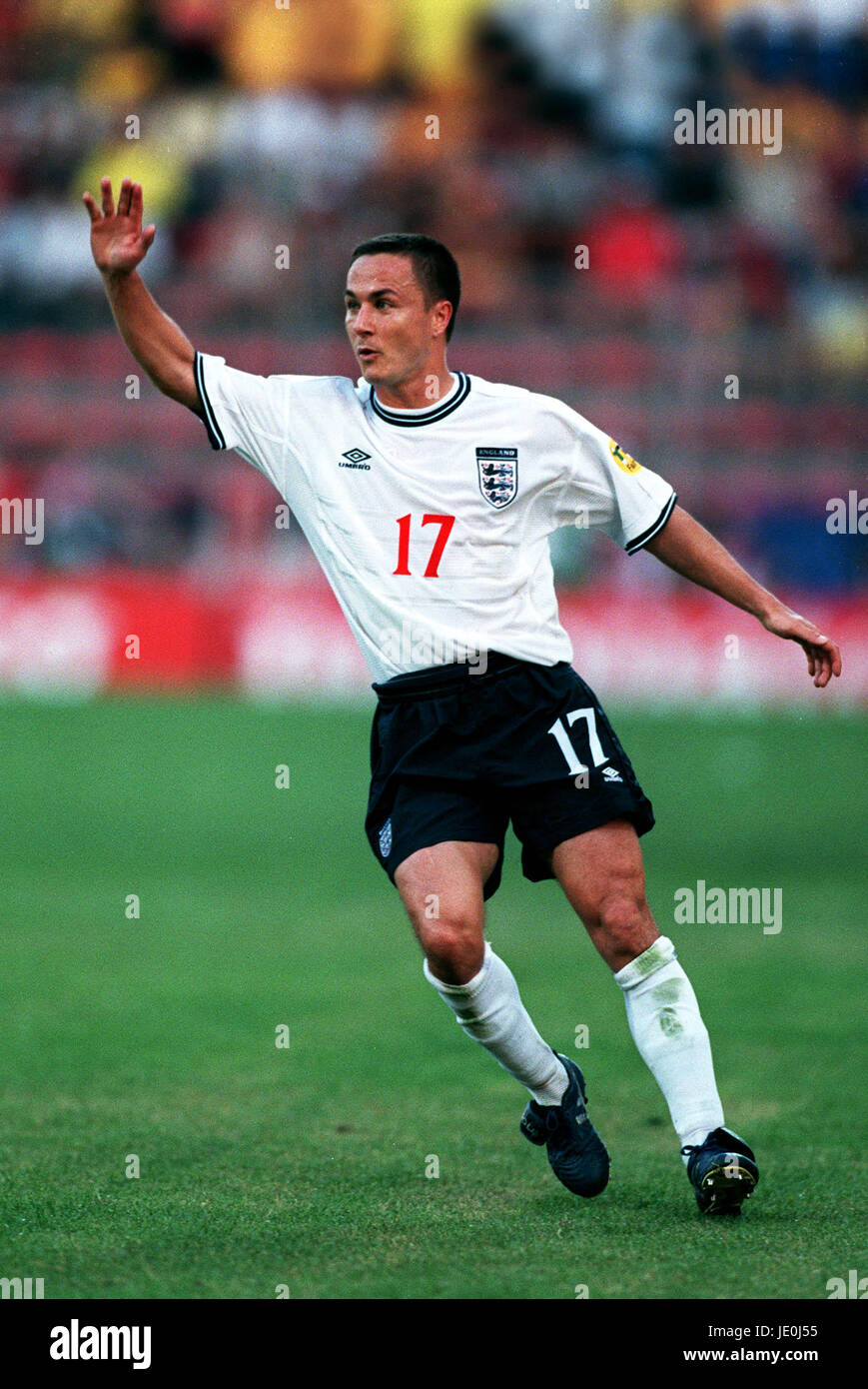 DENNIS WISE ENGLAND & CHELSEA FC 04 July 2000 Stock Photo - Alamy