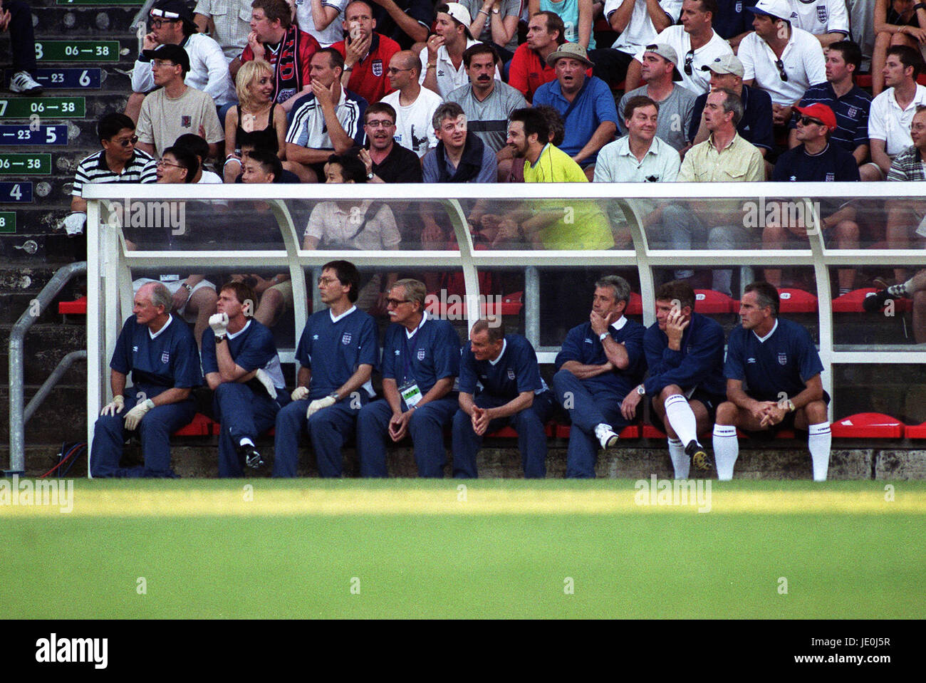 ENGLAND BENCH ENGLAND V ROMANIA 04 July 2000 Stock Photo - Alamy