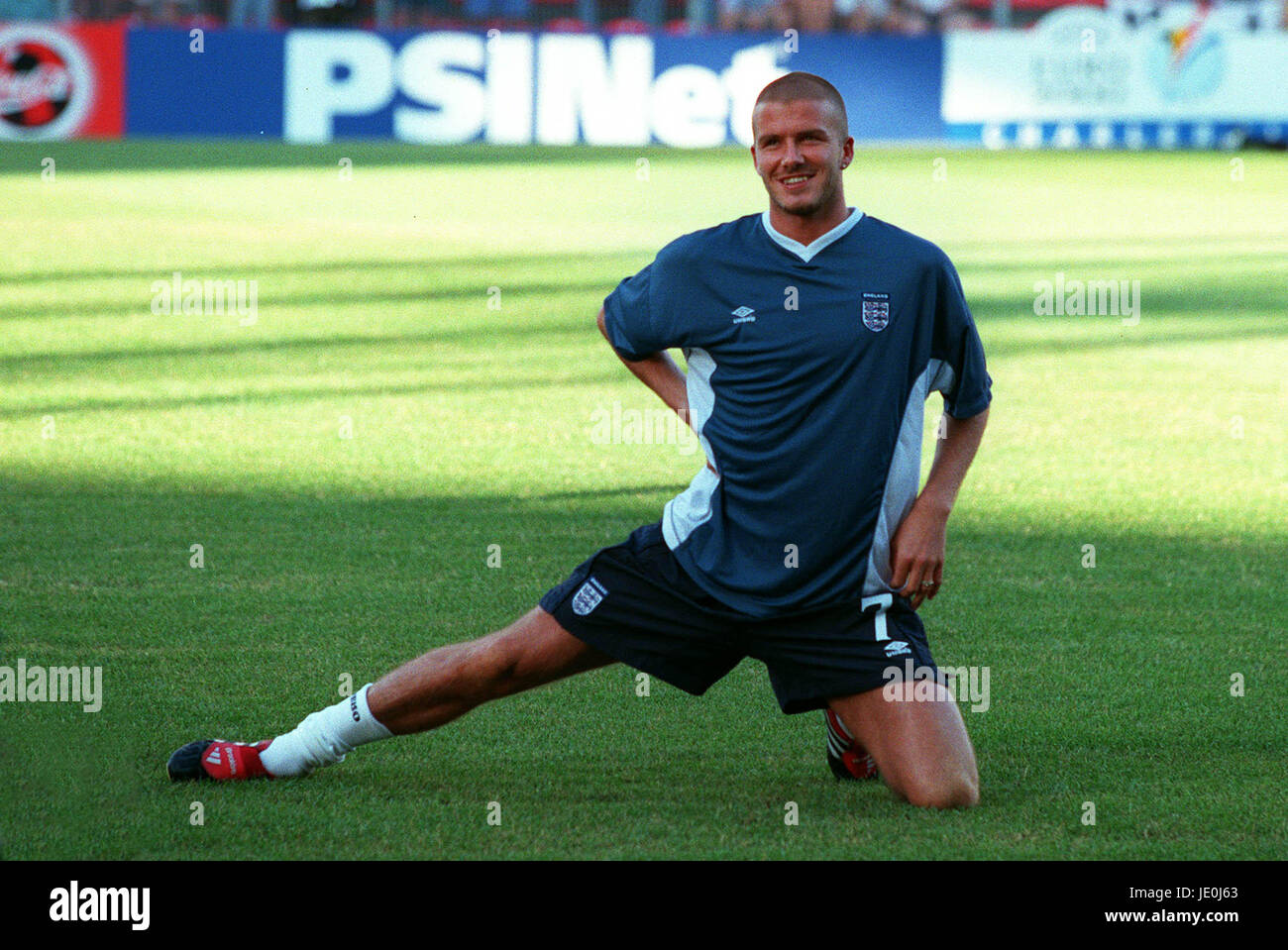 DAVID BECKHAM ENGLAND & MANCHESTER UNITED FC 04 July 2000 Stock Photo ...