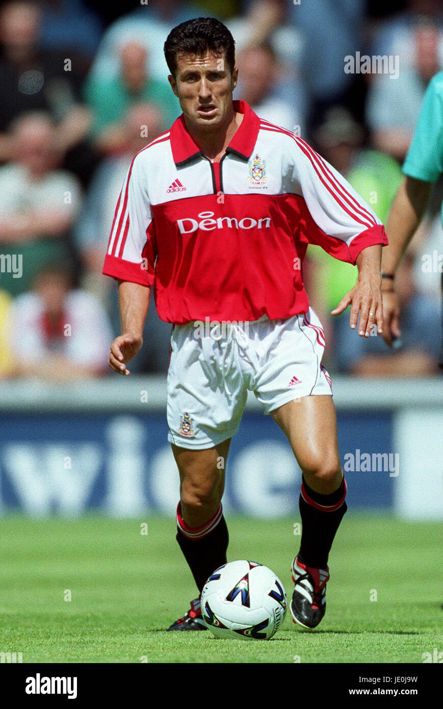 JOHN COLLINS FULHAM FC LONDON ENGLAND 22 July 2000 Stock Photo - Alamy