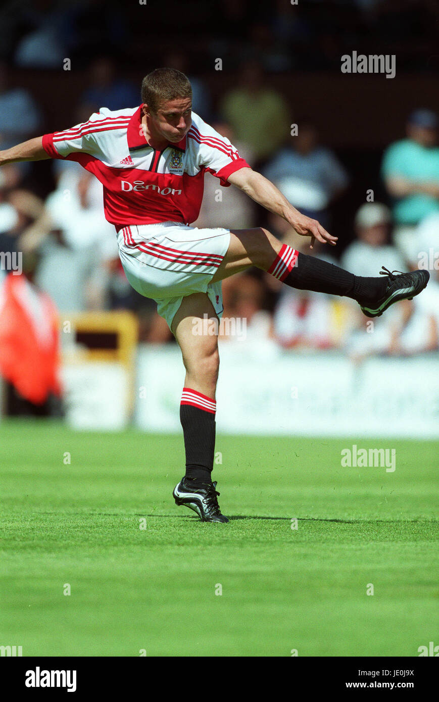 SEAN DAVIS FULHAM FC LONDON ENGLAND 22 July 2000 Stock Photo - Alamy