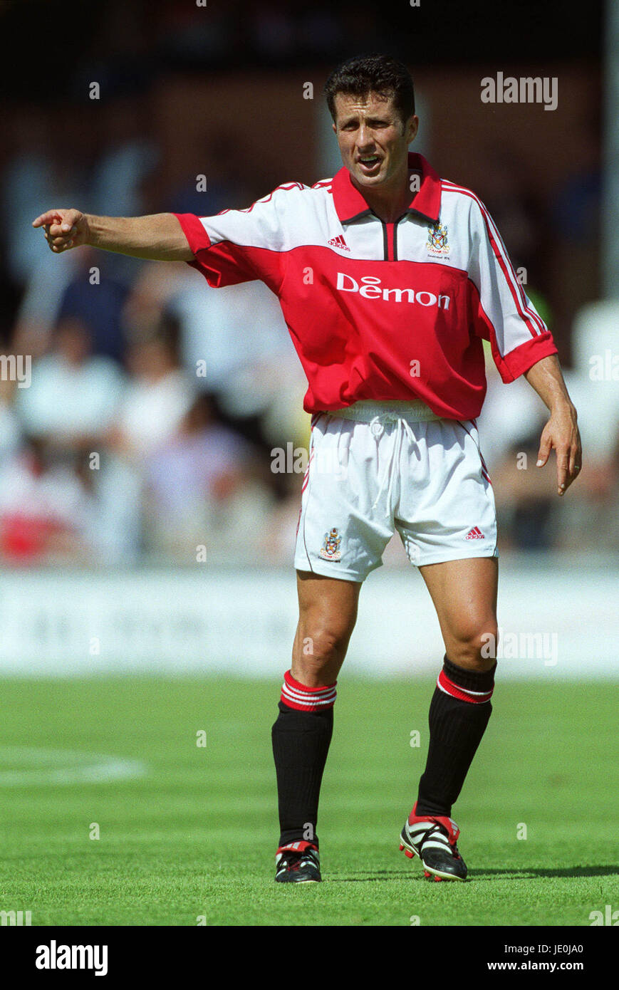 JOHN COLLINS FULHAM FC LONDON ENGLAND 22 July 2000 Stock Photo - Alamy